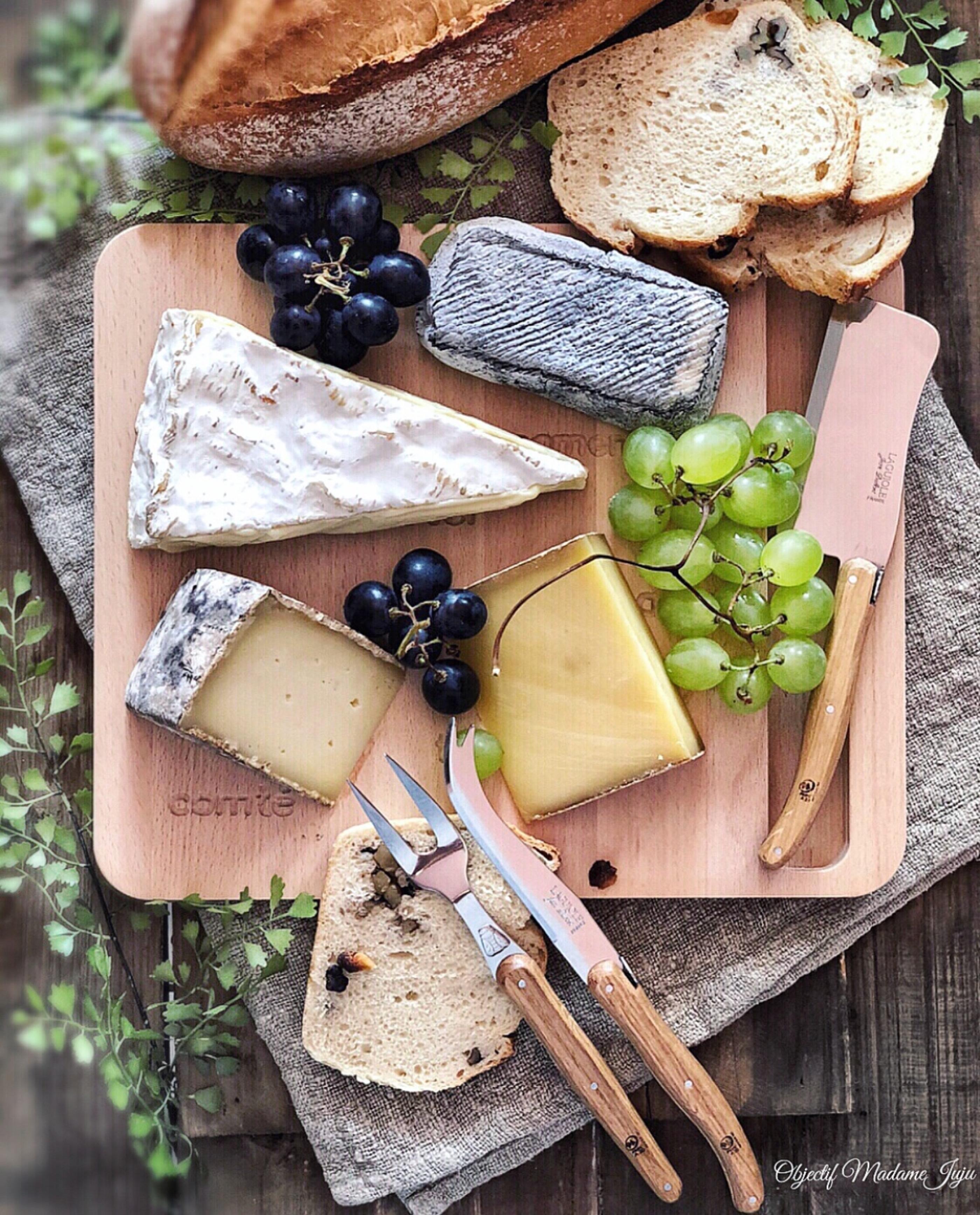 Planche fromage hêtre avec couteau Laguiole